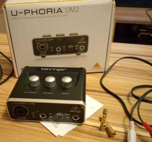 Звуковая карта Behringer u-phoria um2