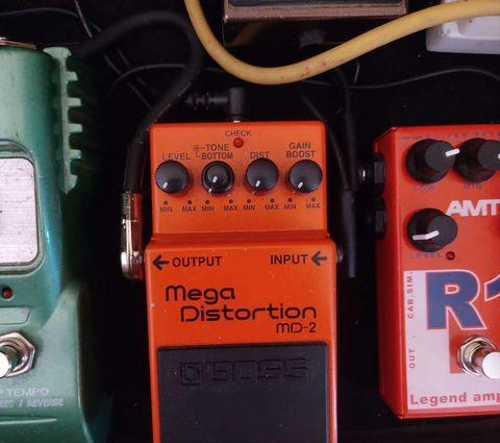Гитарная педаль boss mega distortion