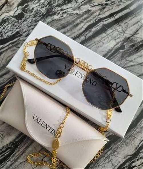 Солнцезащитные очки Valentino женские
