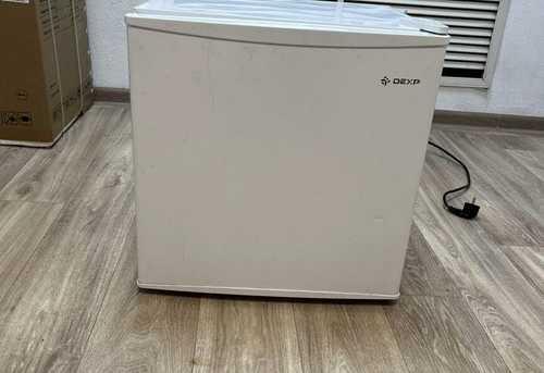 Холодильник маленький Dexp TF050D