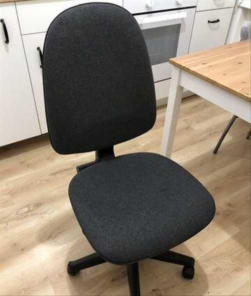 Компьютерное кресло, стул в офис