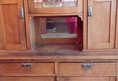 Старинный шкаф антиквариат