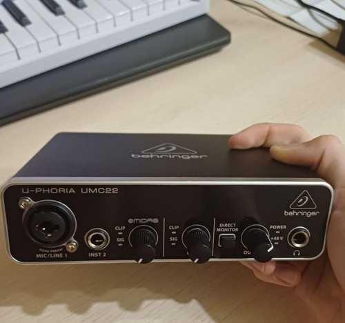 Внешняя звуковая карта behringer umc22