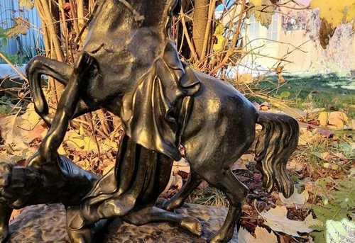Каслинское литье Конь с упавшим всадником