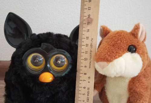 Игрушка Furby и хомяк