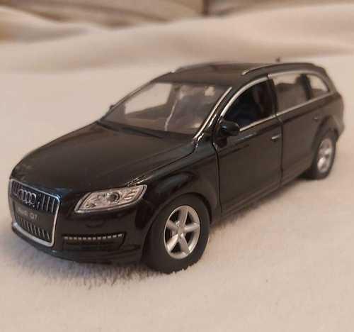 Модель автомобиля Welly Audi Q7 (39888) 1:32