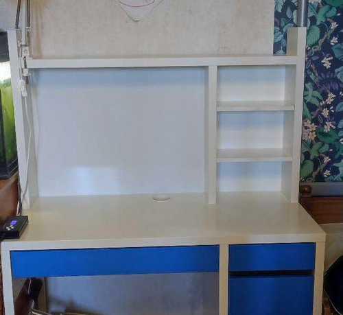 Письменный стол IKEA с магнитной доской
