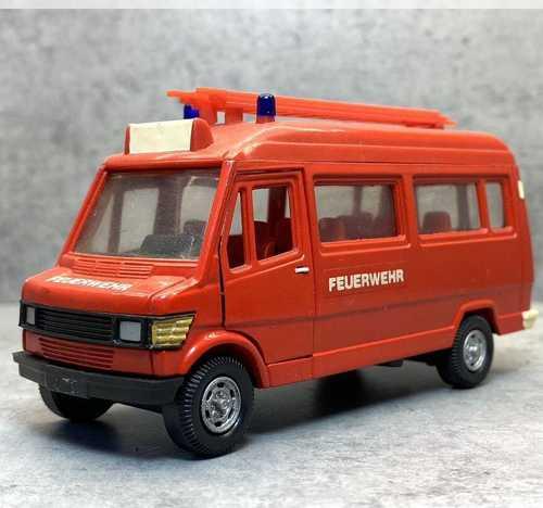 Коллекционная модель Mercedes-Benz T1 3100 1:43