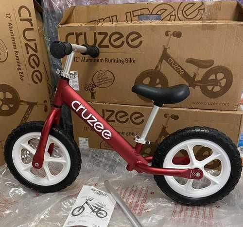 Беговел Cruzee aluminum Running bike новый