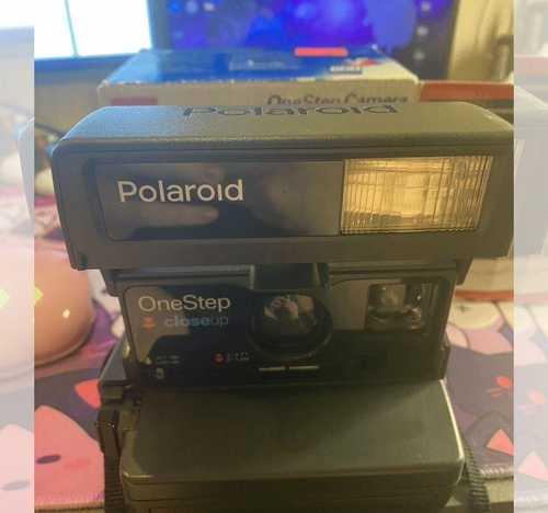 Polaroid onestep closeup