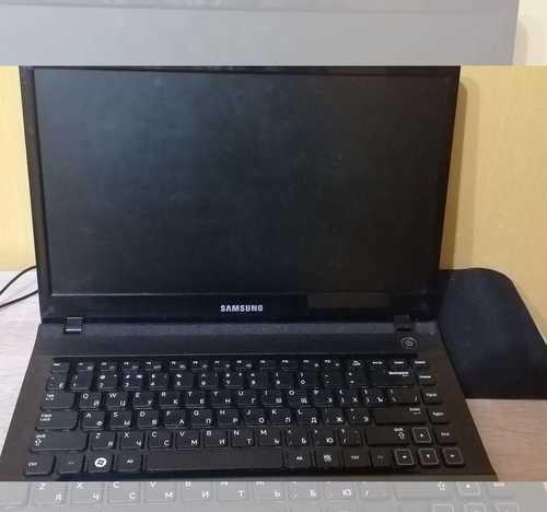 14" Samsung NP300E4A, Pentium, RAM 3 ГБ, 500 ГБ, Intel HD Graphics