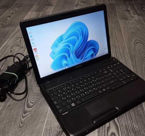 Ноутбук Toshiba satellite(ssd hdd)