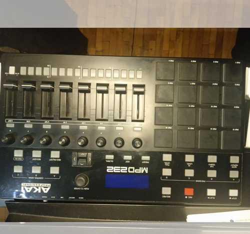 Dj контролер Akai MPD 232