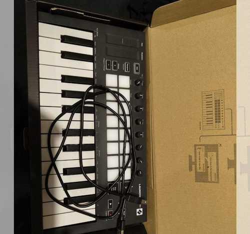 Novation LaunchKey Mini MK3 мидиклавиатура