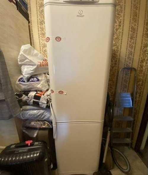 Холодильник indesit c240