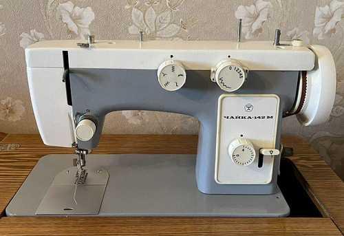 Электромеханическая швейная машина Чайка 142