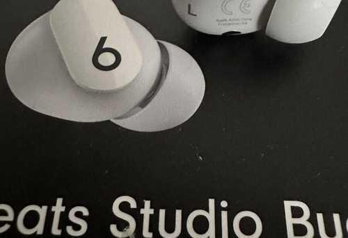 Левый наушник beats Studio Buds