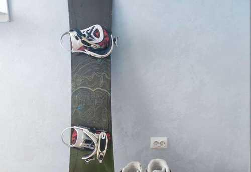 Сноуборд и ботинки