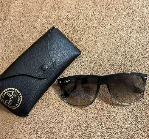 Солнцезащитные очки Ray Ban