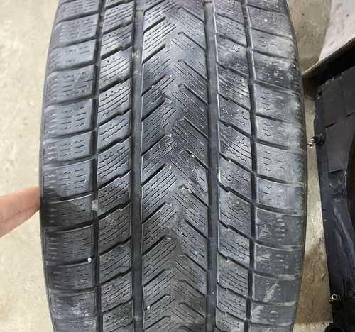 Gripmax Status Pro Winter 245/35 R19