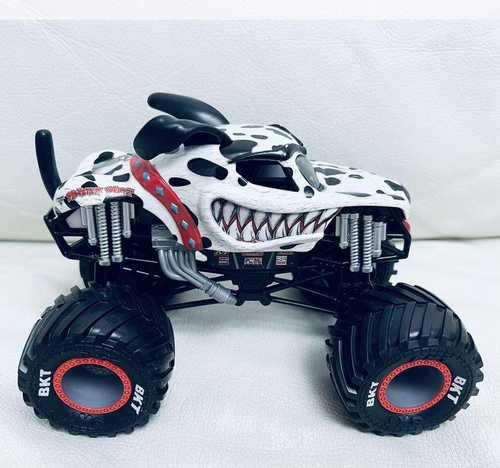 Машинка Monster Jam Dalmatian 1:24