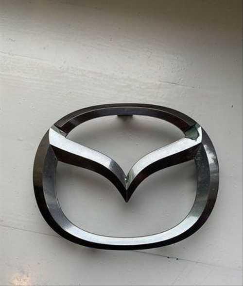 Эмблема передняя Mazda GH