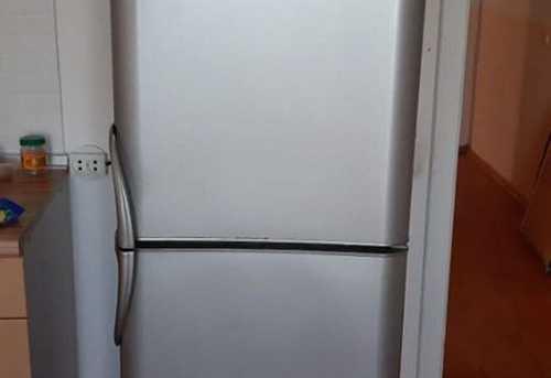 Холодильник Indesit 2-компрессорный (нужен ремонт)