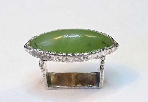 Серебряное кольцо, квадратное,с нефритом