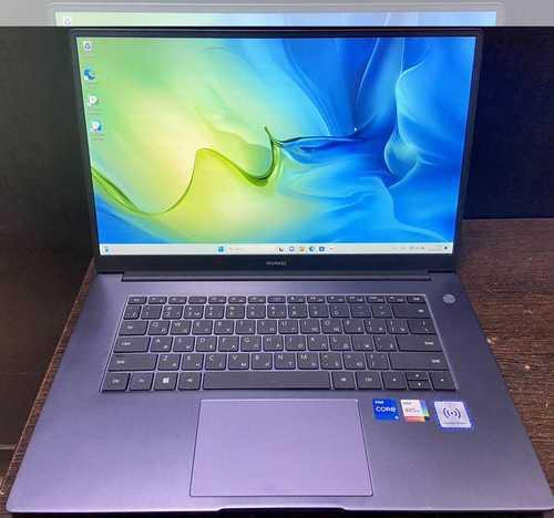 Huawei Matebook D15 i5/8/240SSD (комарова)