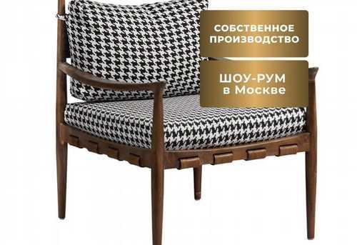 Дизайнерское Кресло на деревянных ножках