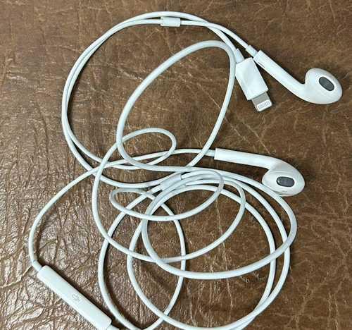 Наушники apple earpods lightning из комплекта