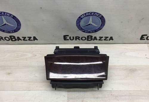 Пепельница центральной консоли Mercedes W203