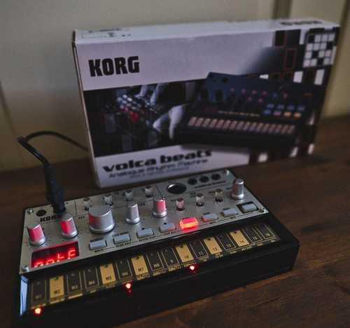 Аналоговый синтезатор Korg Volca Bass