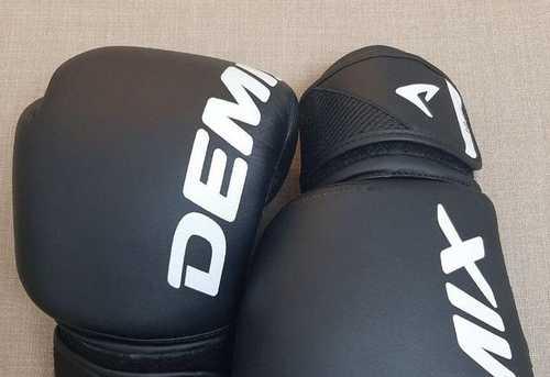 Боксерские перчатки Demix 10 oz. Б/у