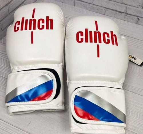 Боксерские перчатки 10 oz clinch белые