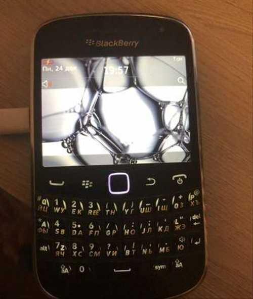 Телефон BlackBerry bolt 9900 bolt