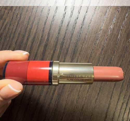 Помада Estee Lauder 561