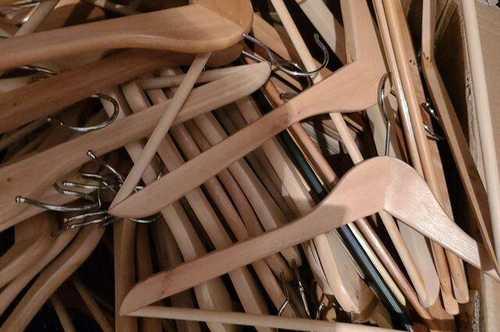 Вешалки плечики IKEA деревянные бумеранг