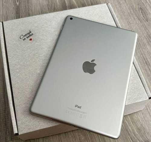 iPad 5 поколения 32 Гб (подарок на новый год)