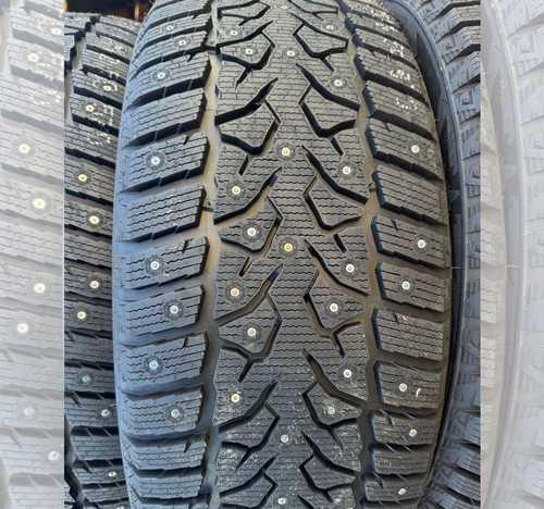 Royal Black Royal Stud II 265/45 R21