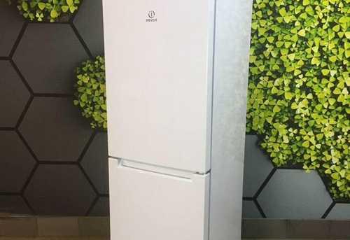 Холодильник б/у indesit DS316W
