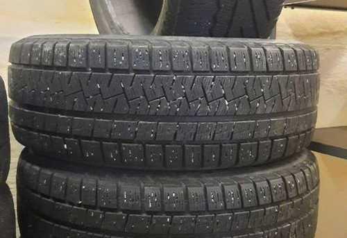 Pirelli Ice Asimmetrico 215/55 R17