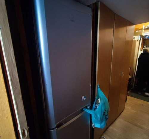 Холодильник indesit бу