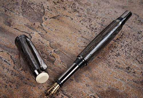 Перьевая ручка из морёного дуба и бивня мамонта