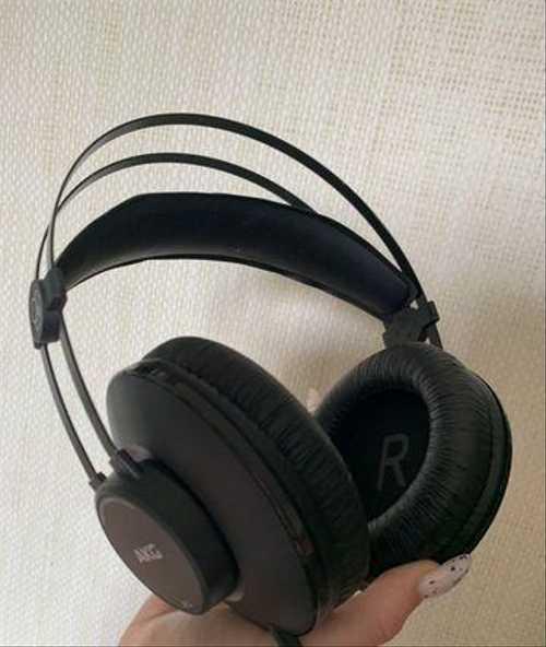 Студийные наушники AKG K52