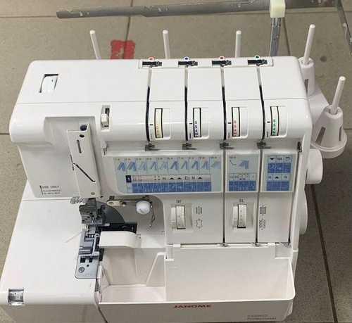 Швейная машинка коверлок Janome 1200D