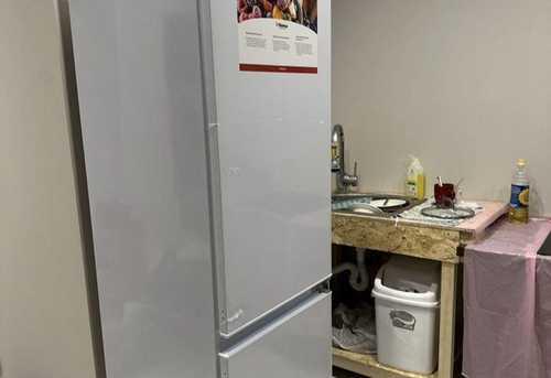 Новый Встраиваемый холодильник hansa BK303.0U