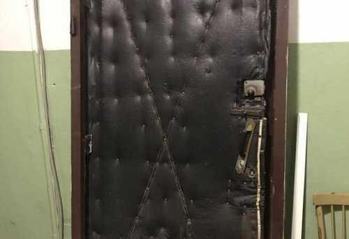 Дверь входная деревянная и металлическая