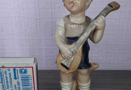 Фарфоровая статуэтка Мальчик музыкант Германия