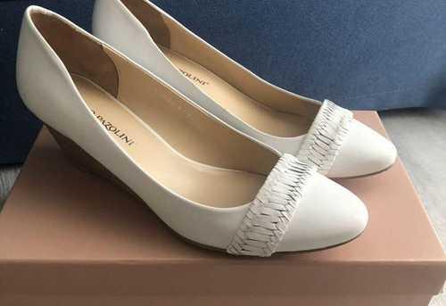 Туфли женские 37 размер белые carlo pazolini